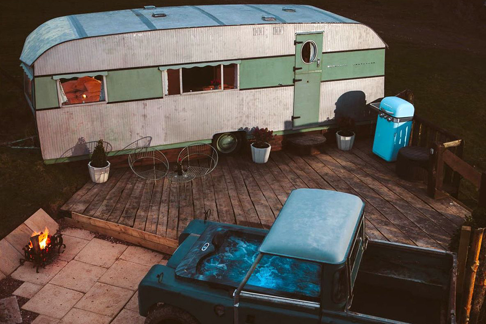 Check out the Amazing Transformation of an Old Caravan into a Holiday ...
