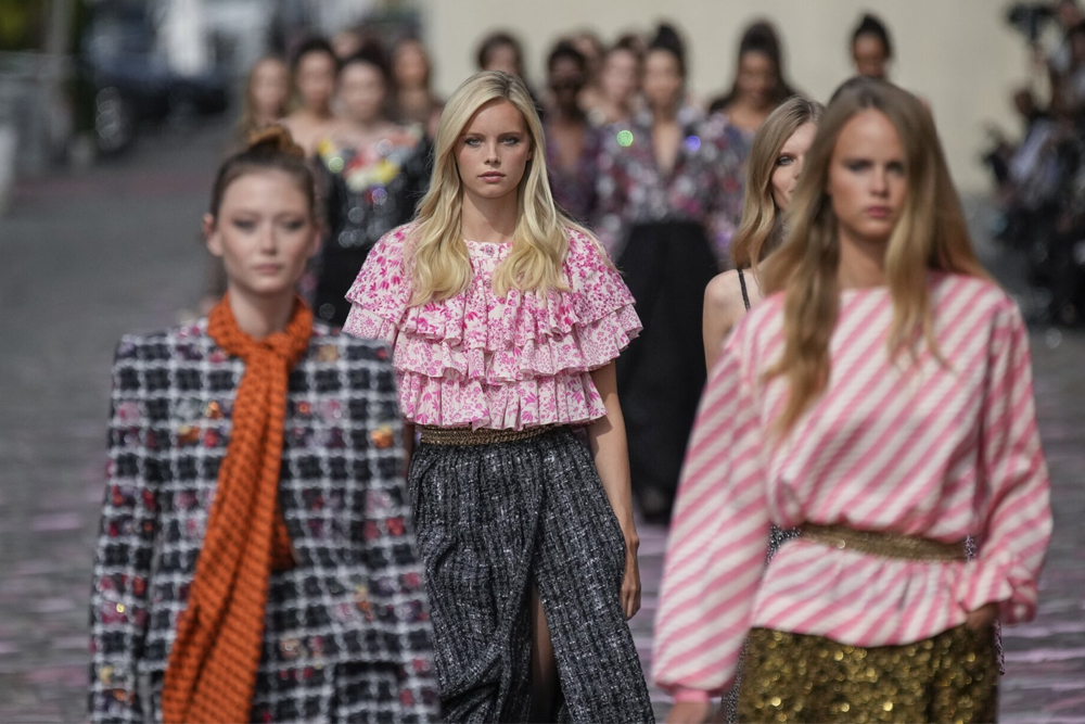 Chanel Couture Makes a Subdued Ode to Parisian Elegance in Fall-Winter ...