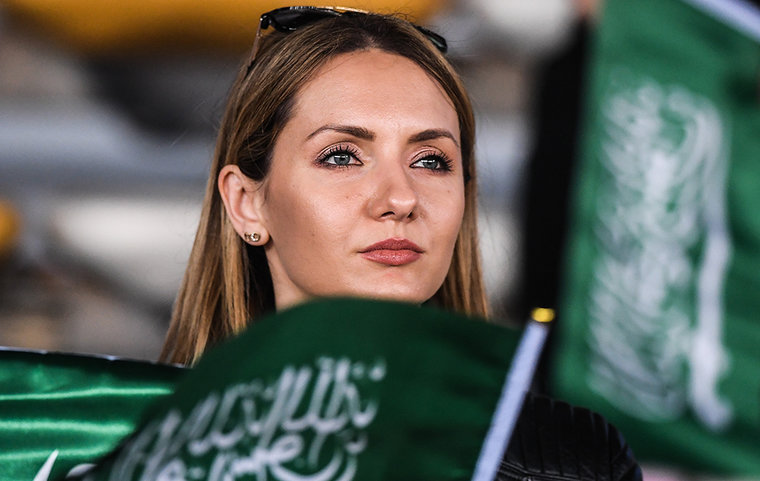 18 Adorable Photos of Fans Cheering the Saudi Football Team | About Her