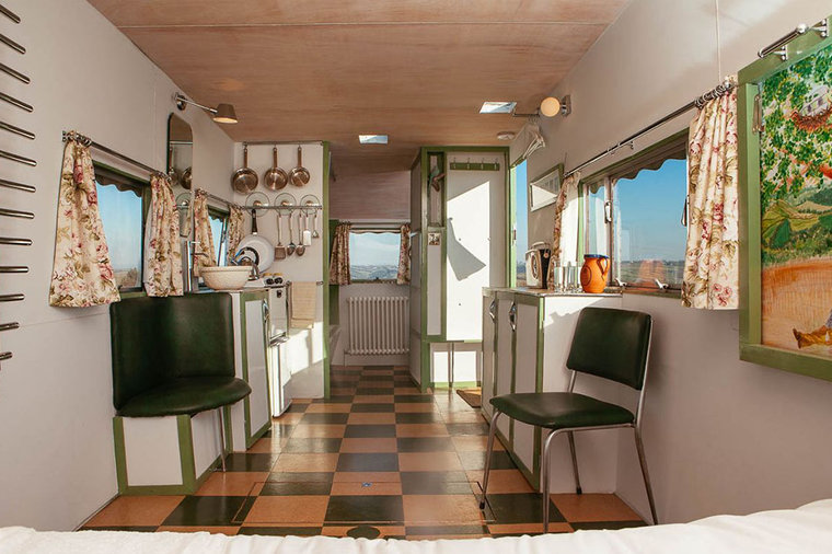 Check out the Amazing Transformation of an Old Caravan into a Holiday ...