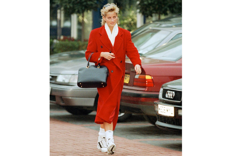 14 Iconic Princess Diana Fashion Looks | About Her