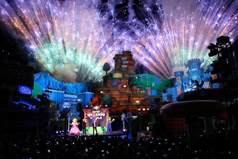 8-bit to Theme Park: Super Mario warps into Universal Studios Hollywood ...