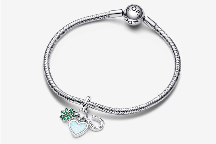The Ultimate Gifting Guide for Emirati Women's Day | About Her